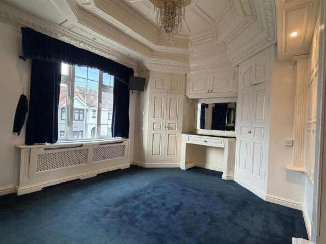 3 bedroom terraced house for sale in Durbar Road, Luton, LU4