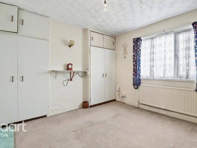 3 bedroom terraced house for sale in Durbar Road, Luton, LU4