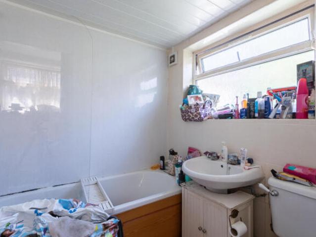 3 bedroom terraced house for sale in E Park Avenue, Hull, HU8