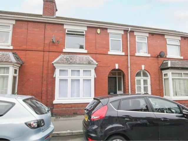 3 bedroom terraced house for sale in Earlesmere Avenue, Balby, Doncaster, DN4