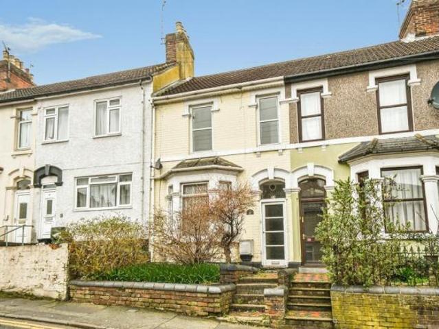 3 bedroom terraced house for sale in Eastcott Hill, Swindon, SN1