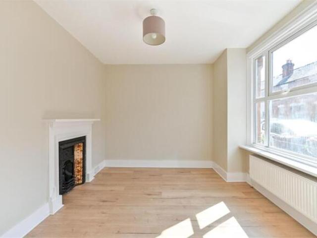 3 bedroom terraced house for sale in Edgehill Street, Reading RG1