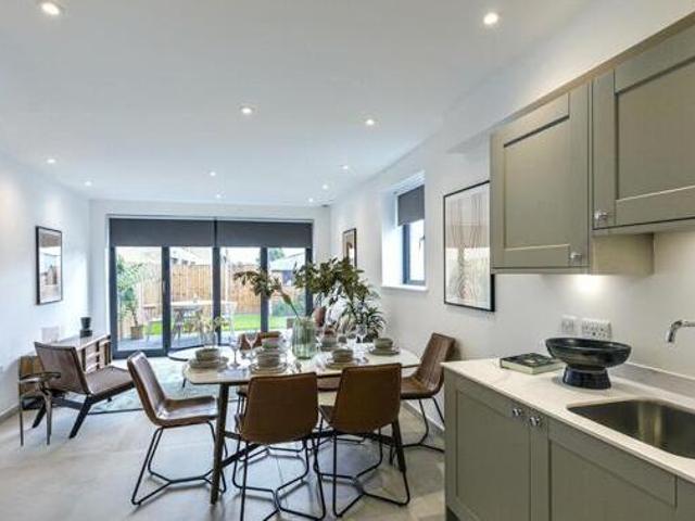 3 Bedroom Terraced House For Sale In Edgware