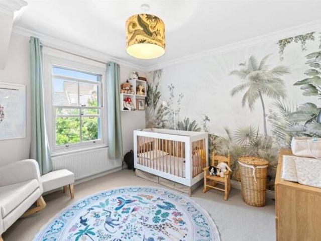 3 bedroom terraced house for sale in Elleray Road, Teddington, TW11