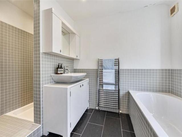 3 bedroom terraced house for sale in Elmhurst Avenue, London, N2