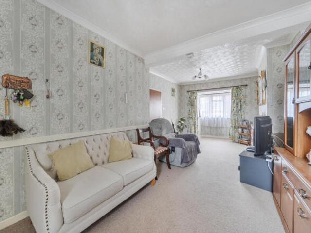 3 bedroom terraced house for sale in Elmina Road, Swindon, SN1 2BG, SN1