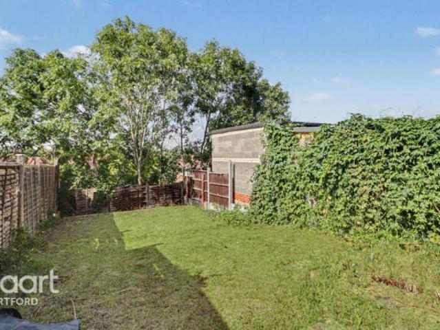 3 bedroom terraced house for sale in Elstree Gardens, Belvedere, DA17