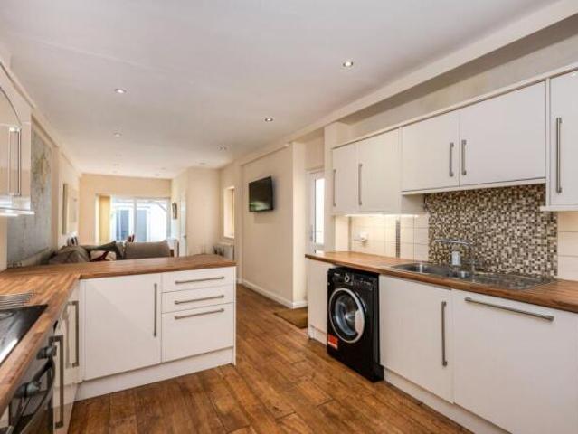 3 bedroom terraced house for sale in Ernald Place, Uplands, SA2