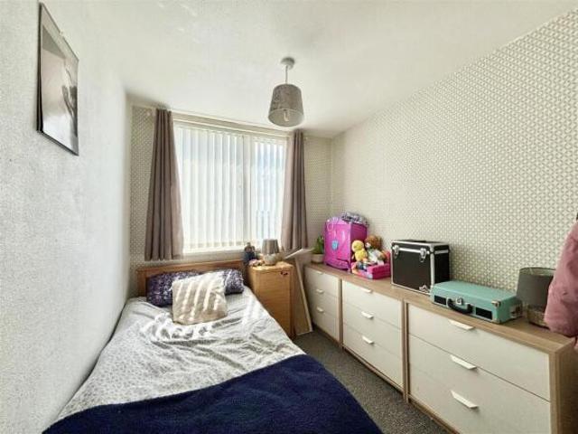 3 bedroom terraced house for sale in Eskdale Rise, Allerton, Bradford, BD15