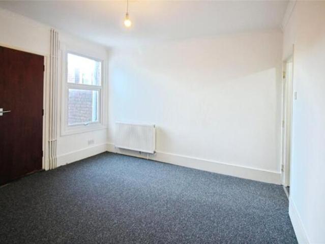 3 bedroom terraced house for sale in Essex Street, Reading, RG2