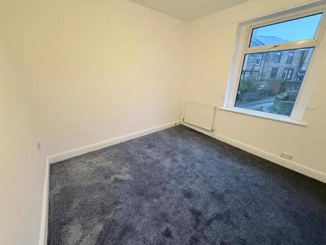 3 bedroom terraced house for sale in Exmouth Place, Bradford, BD3
