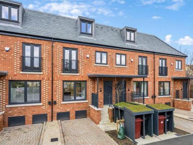 3 bedroom terraced house for sale in Forge Close, Caversham, Reading, RG4