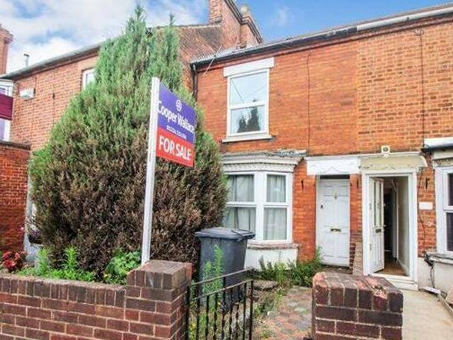 3 bedroom terraced house for sale in Ford End Road Bedford MK40
