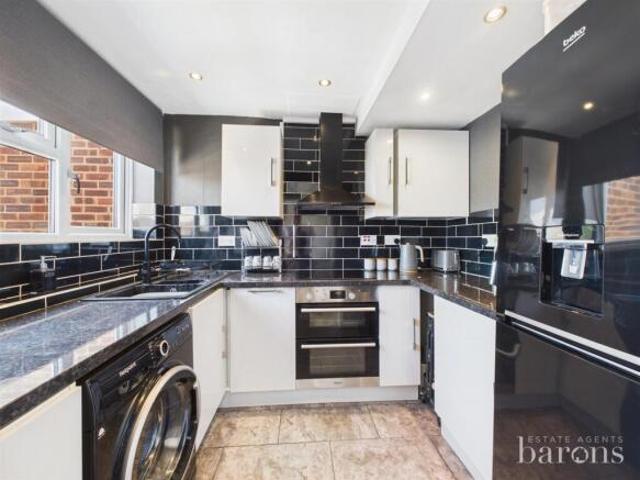 3 bedroom terraced house for sale in Fabian Close, Basingstoke, RG21