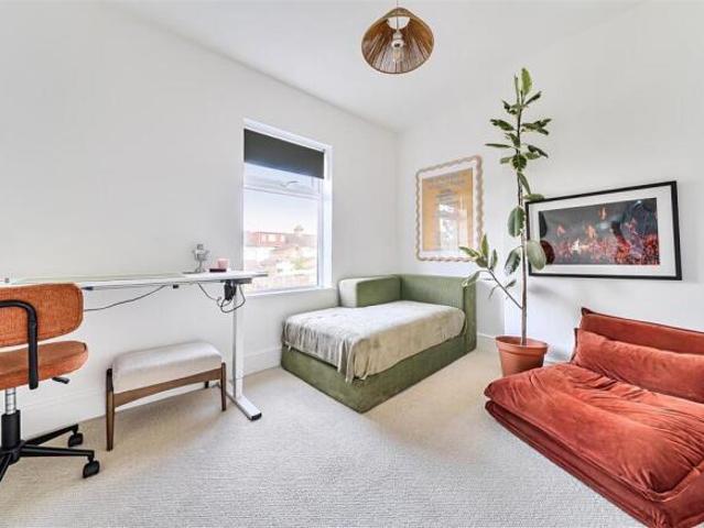 3 bedroom terraced house for sale in Fairfax Road, Bedford, MK40