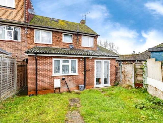 3 bedroom terraced house for sale in Fairfield Avenue, Watford, WD19
