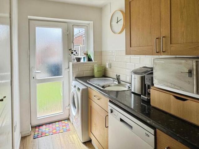 3 bedroom terraced house for sale in Fairwater Drive, Woodley, Reading, RG5
