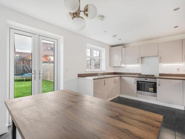 3 bedroom terraced house for sale in Falcon Way, St Albans, AL4