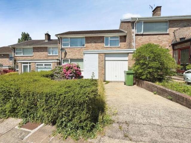 3 bedroom terraced house for sale in Farm Drive, Cyncoed, Cardiff, CF23