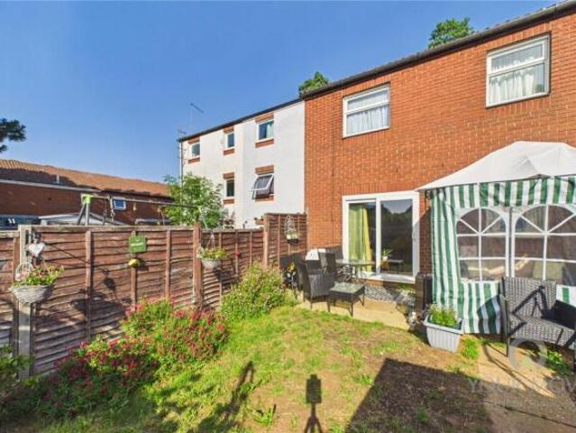 3 bedroom terraced house for sale in Farraxton Square, Northampton, NN4