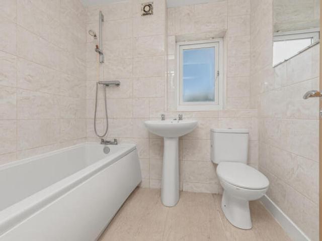 3 bedroom terraced house for sale in Fartown, Huddersfield, HD2