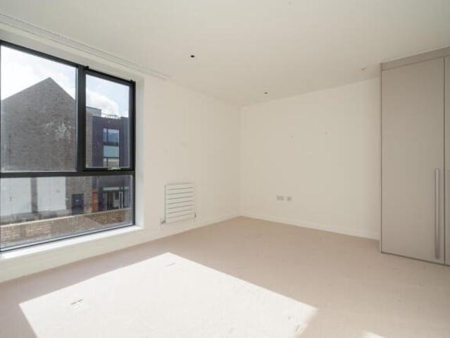 3 bedroom terraced house for sale in Felix Road, Ealing, W13