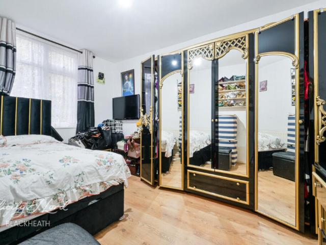 3 bedroom terraced house for sale in Felspar Close, Plumstead, SE18