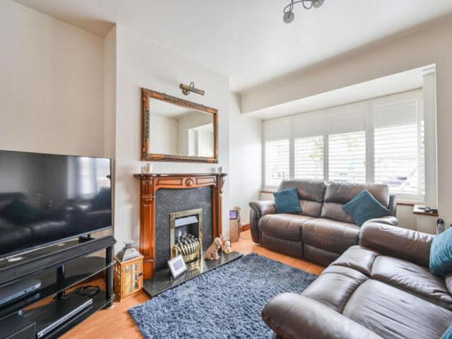 3 bedroom terraced house for sale in Fern Way, Watford, WD25