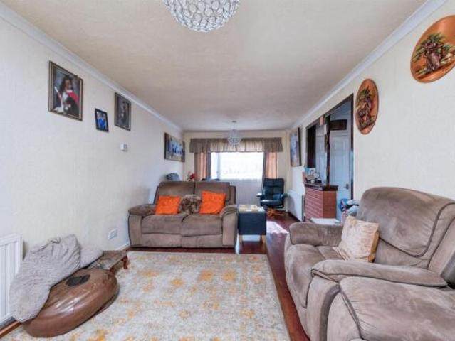 3 bedroom terraced house for sale in Ferndale, Eaglestone, Milton Keynes, MK6