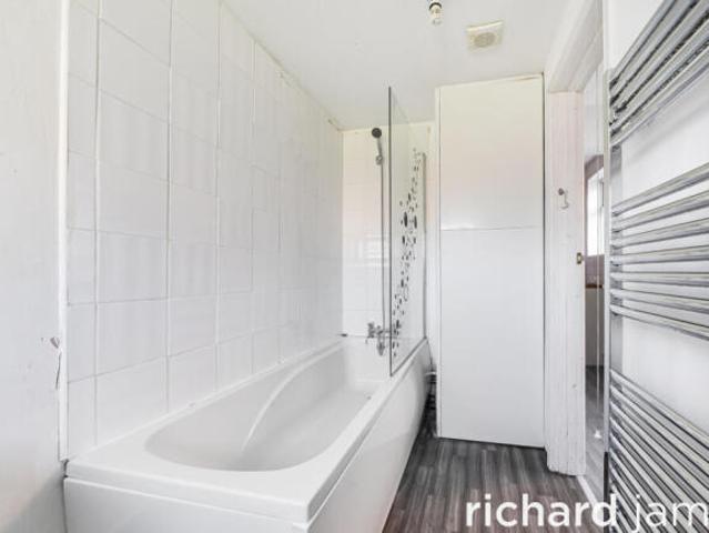 3 bedroom terraced house for sale in Ferndale Road, Swindon, SN2