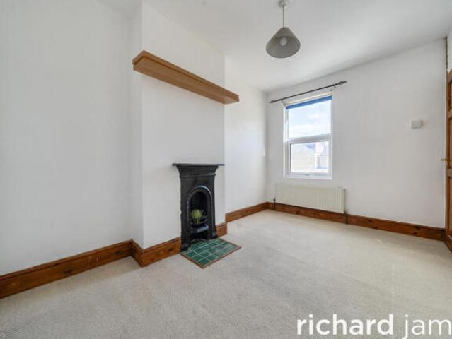 3 bedroom terraced house for sale in Ferndale Road, Swindon, SN2