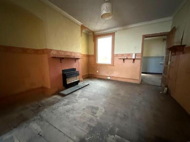 3 bedroom terraced house for sale in Ferndale Road, Swindon, Wiltshire, SN2