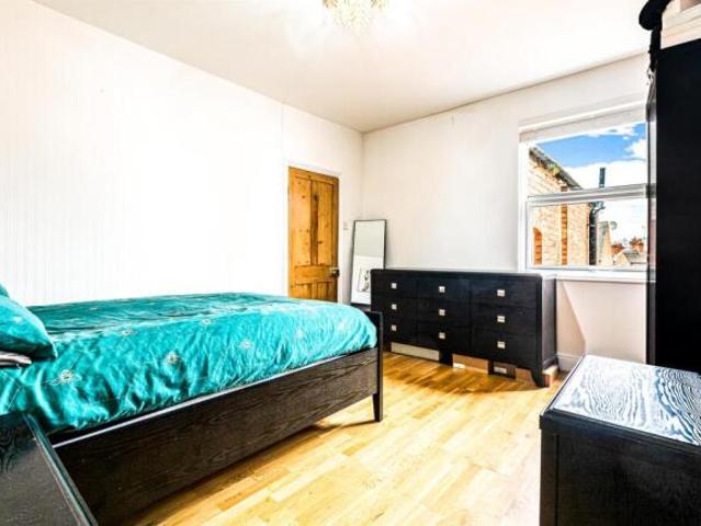 3 bedroom terraced house for sale in Fleetwood Road, Clarendon Park, LE2