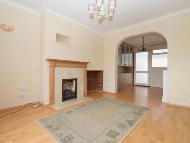 3 bedroom terraced house for sale in Florence Avenue, Luton, LU3