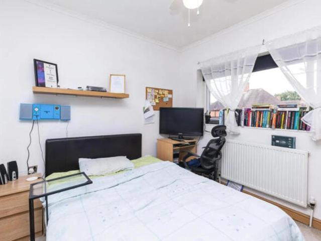 3 bedroom terraced house for sale in Frinton Road, Nottingham, NG8