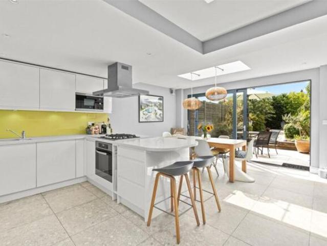 3 bedroom terraced house for sale in Fulwell Road, Teddington, TW11