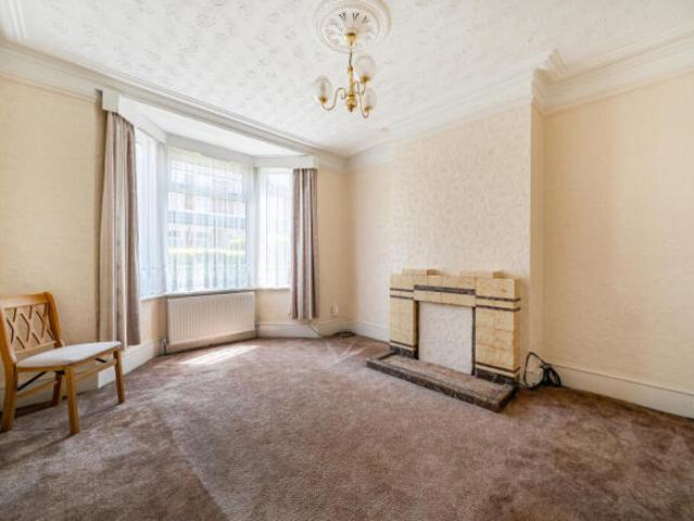3 bedroom terraced house for sale in Kent Road, Kingshill, Swindon, SN1 3NG, SN1