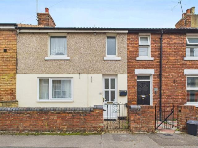 3 bedroom terraced house for sale in Kitchener Street, Gorse Hill, Swindon, SN2