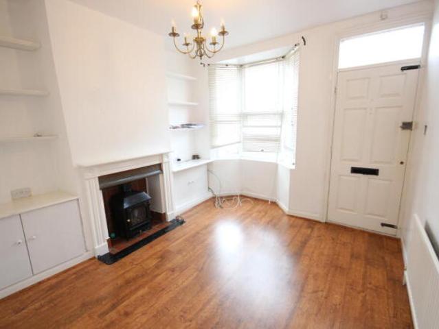 3 bedroom terraced house for sale in Kingston Road, Luton, LU2