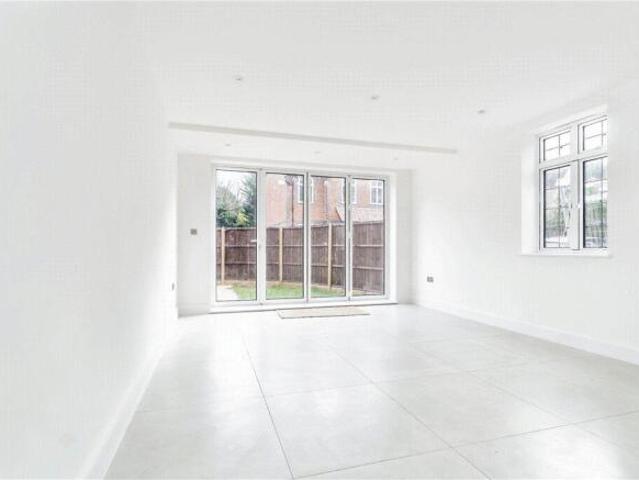 3 bedroom terraced house for sale in Kingswood Way, South Croydon, CR2