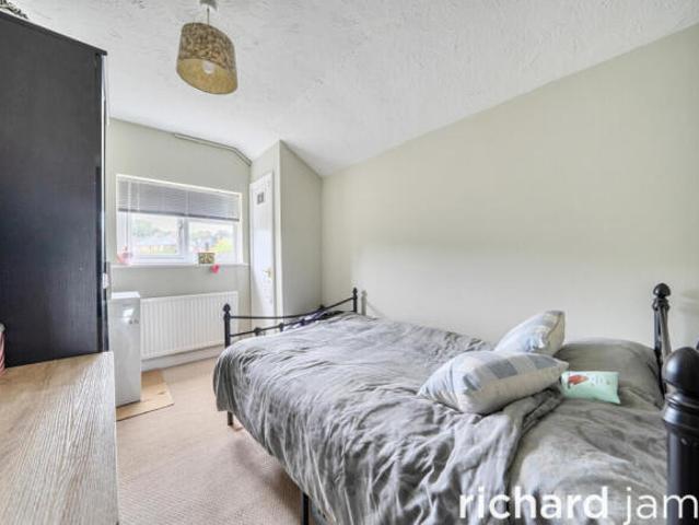 3 bedroom terraced house for sale in Kingshill Road, Kingshill, Swindon, SN1 4LL, SN1