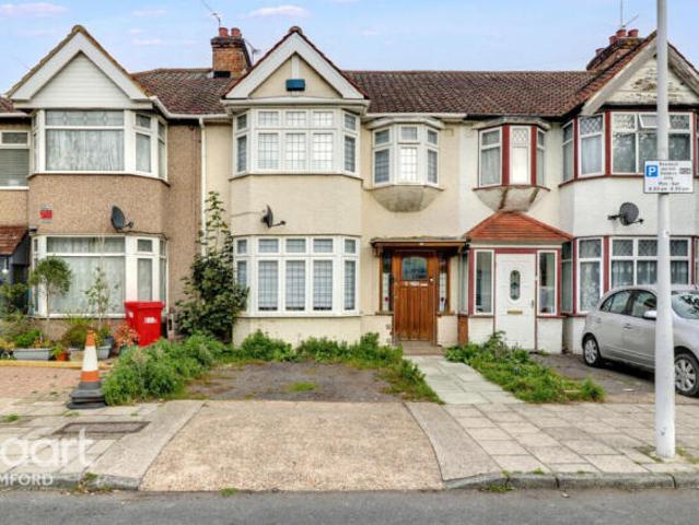 3 bedroom terraced house for sale in Kingsmead Avenue, Romford, RM1