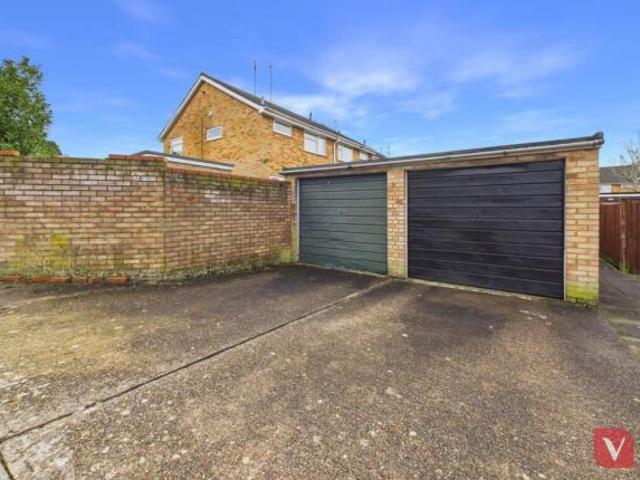 3 bedroom terraced house for sale in Holgate Drive, Luton, LU4