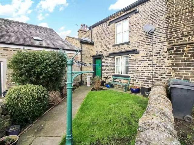 3 bedroom terraced house for sale in Holme Bank, Ned Lane, Tye.