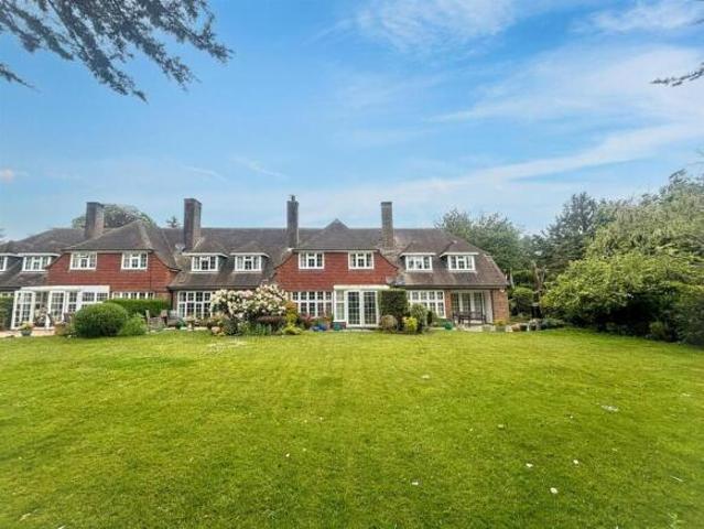 3 bedroom terraced house for sale in Hoo Gardens, Eastbourne, BN20