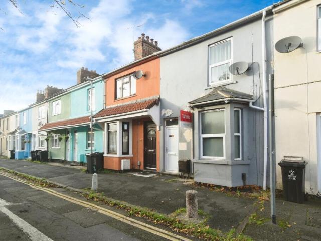 3 bedroom terraced house for sale in Haydon Street, Swindon, Wiltshire, SN1
