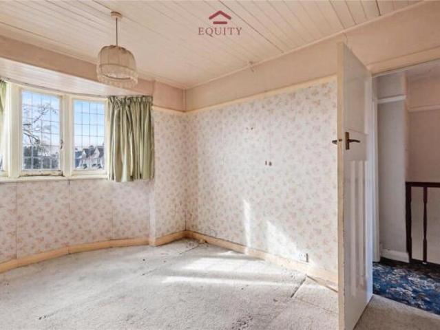 3 bedroom terraced house for sale in Haileybury Avenue, Enfield, EN1