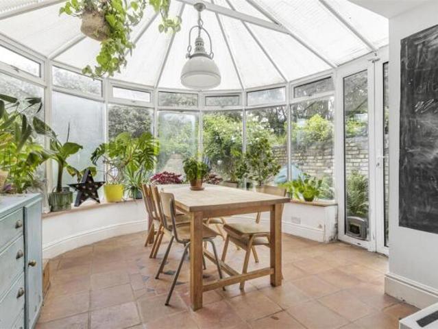 3 bedroom terraced house for sale in Halifax Road, Cambridge, CB4