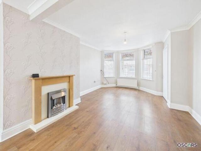 3 bedroom terraced house for sale in Hamlyn Drive, West Hull, HU4