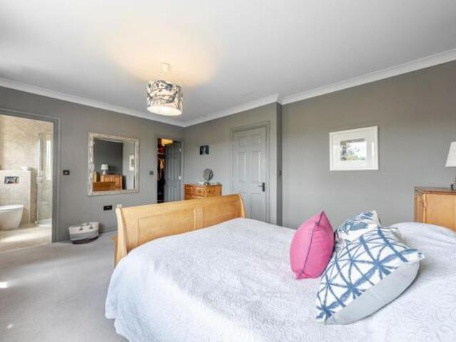 3 bedroom terraced house for sale in Harewood Road, Collingham, LS22